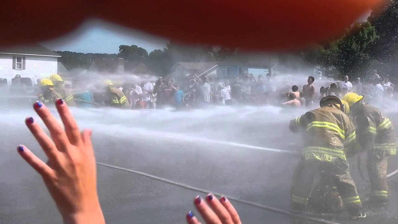 Munising Michigan Water Fights, July 4, 2013 - YouTube