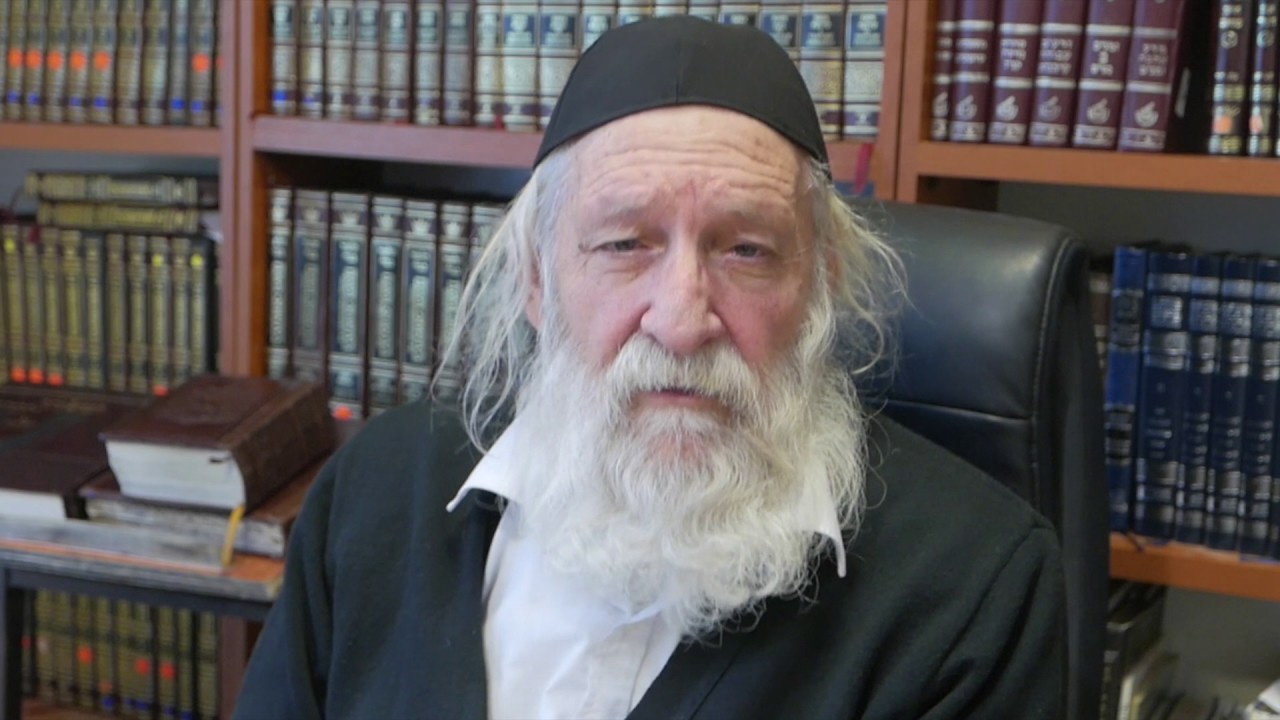 Channukah Message: Rabbi Shalom Gold - YouTube