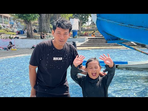 VLOG JIHAN BARENG AYAH DAN IBU MAIN KE KOLAM BERENANG 