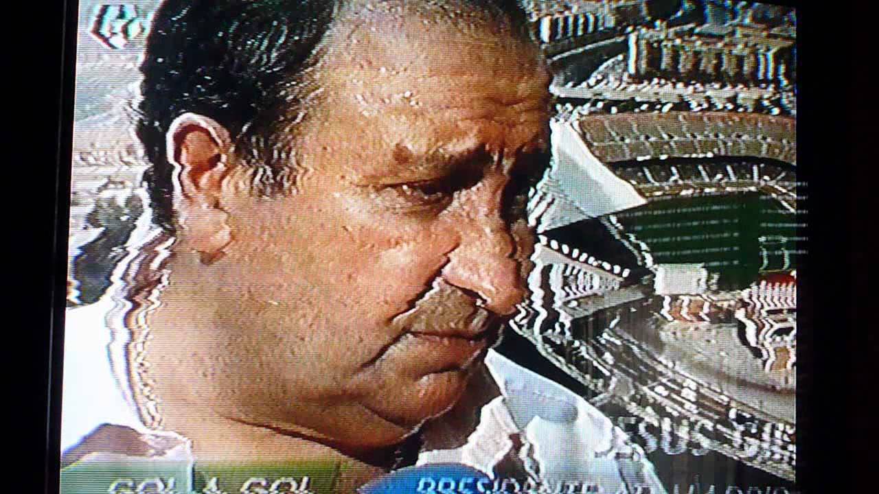 1993 1994 Jesus Gil echando cuentas para evitar el descenso, hablando ...