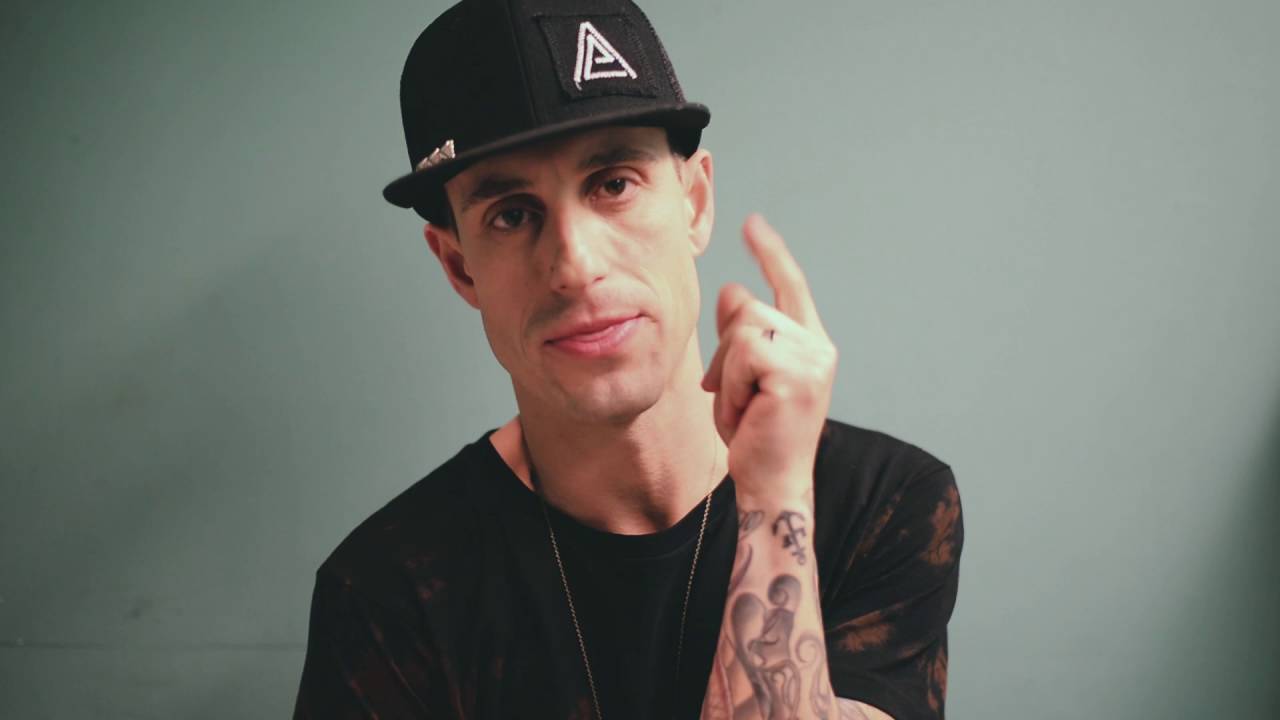 Artist Interview | Frank Zummo of Sum 41 - YouTube
