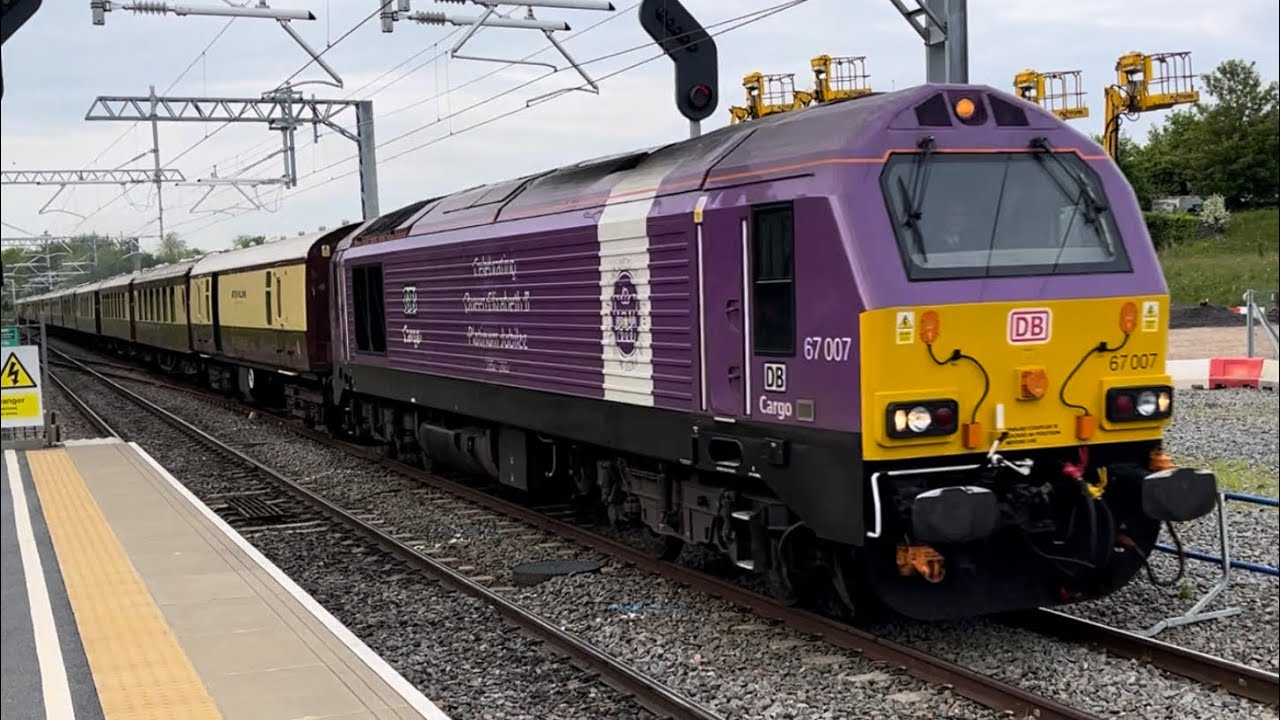 Harborough station Chatsworth House British Pullman class 67s 67024 ...