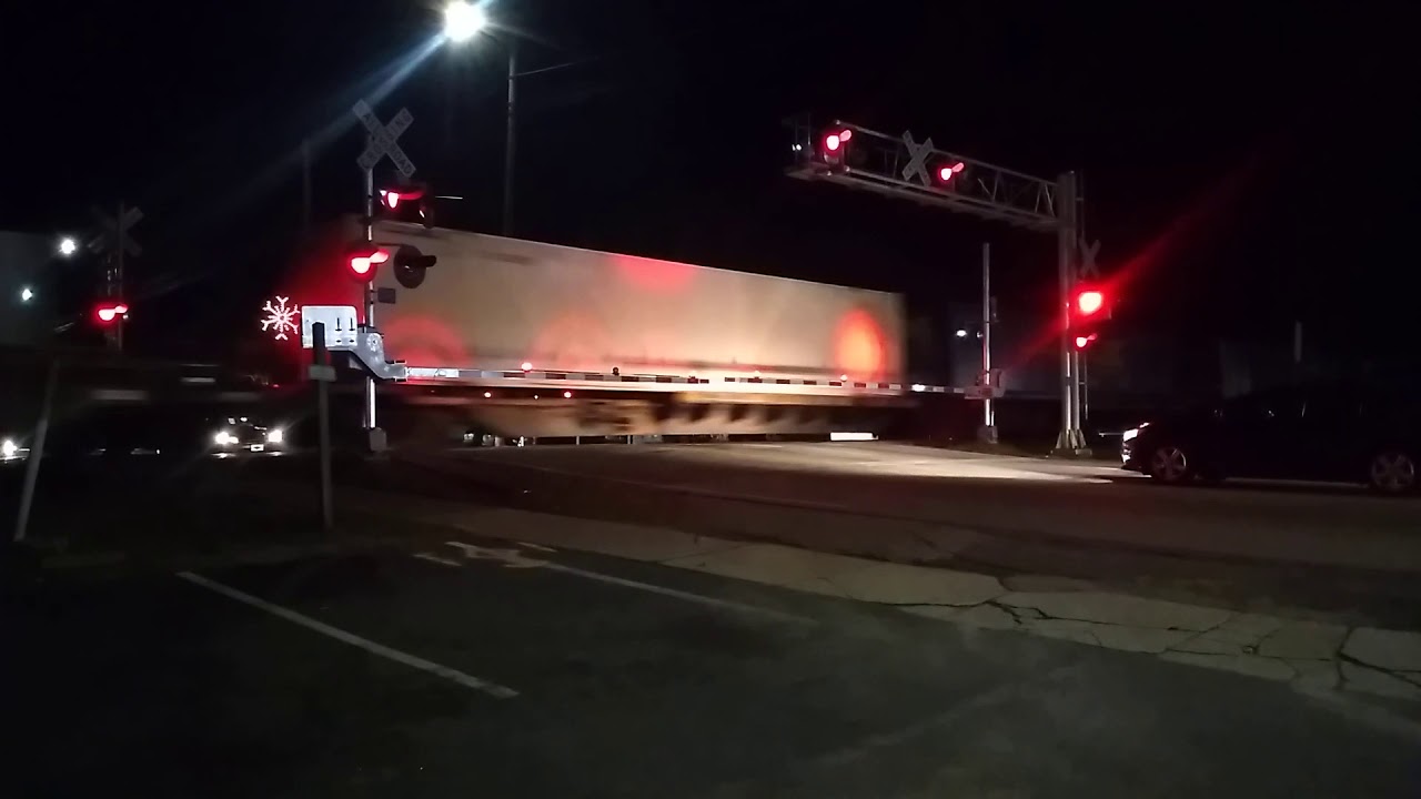 CSX intermodal Train Q031 Headed Southbound Pembroke N.C. With CSXT 863 in the lead 12/14/19 ...