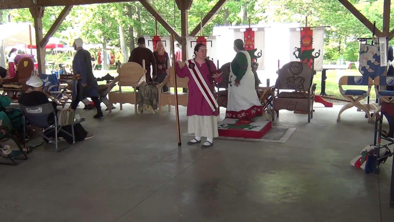 THL Lucia Elena Braganza before Evening Court at Northern Oaken War ...