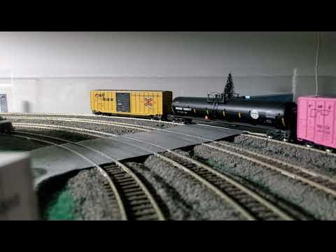 KCS 4143, UP 1989, KCS 3936. Running some freight through Johniata. - YouTube