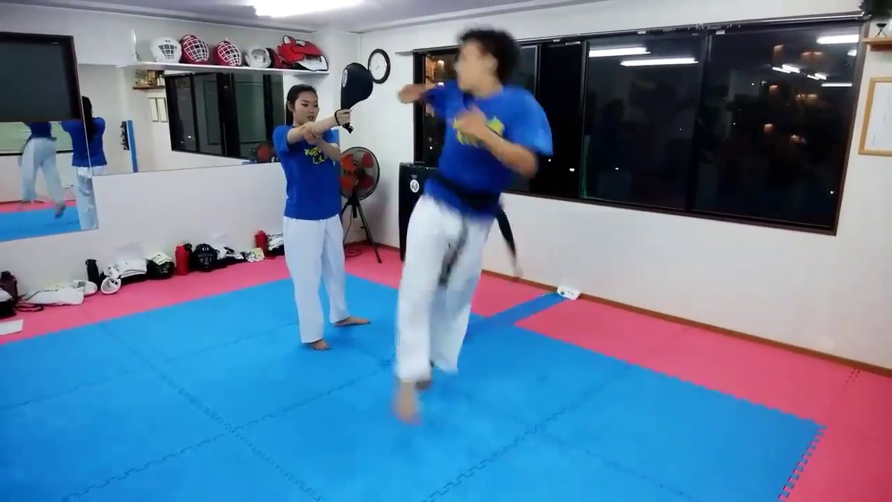 Karate Spinning Back Kick/飛び後ろ回し蹴り - YouTube