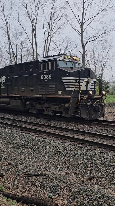 NS 8086 and 4369! #train #norfolksouthern - YouTube