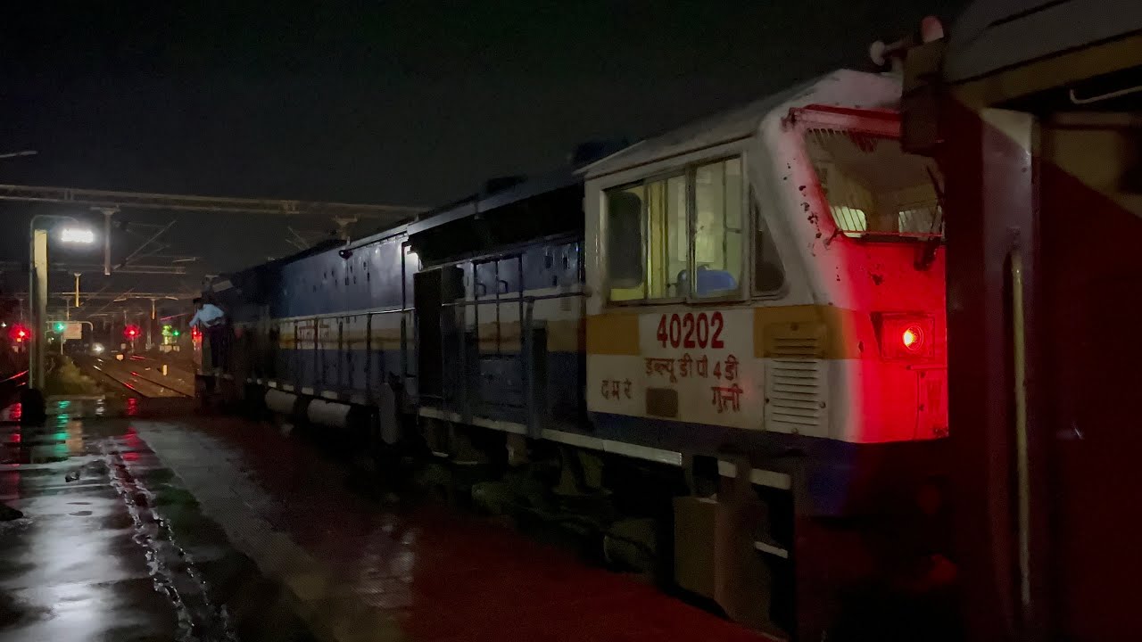 CIRCAR EXPRESS | 17643 | Chengalpattu-Kakinada Port | GOOTY WDP4D (BZA ...