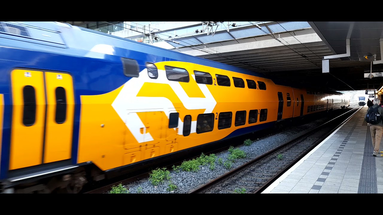 Nieuwe NS flow VIRM vertrekt als intercity Enkhuizen van Utrecht ...