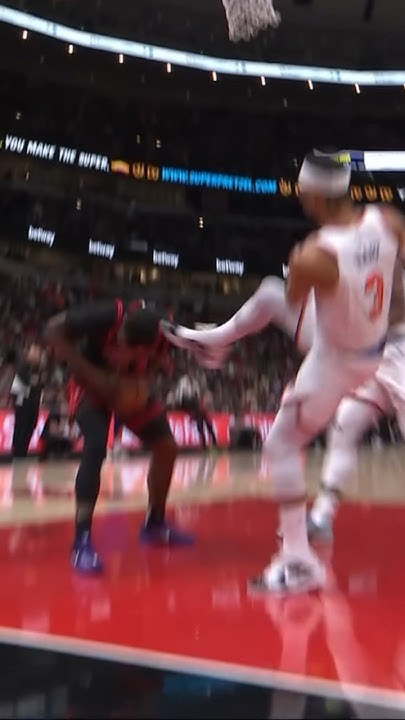 Josh Hart Gets EJECTED After ACCIDENTALLY KICKING Javonte Green! 😬 - YouTube