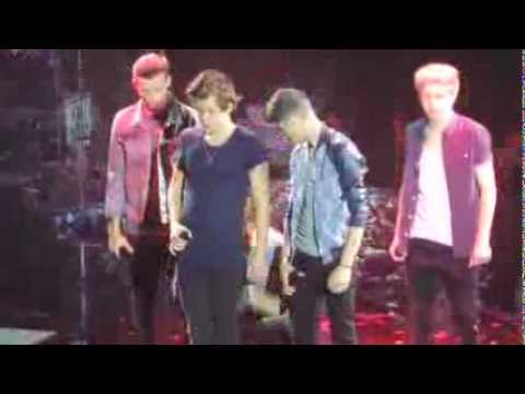 Harry Styles - Trousers pulled down on stage