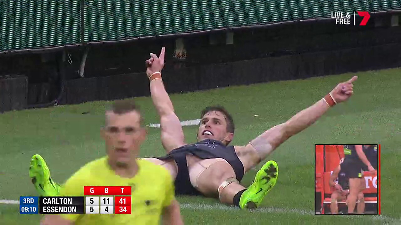 Marc Murphy does the impossible - AFL - YouTube