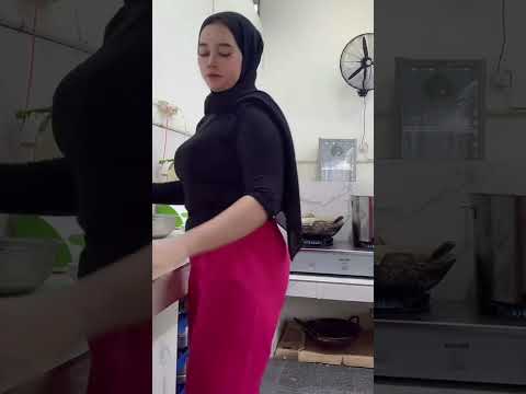 selamat pagi..masak nih bareng bunda cantik gemoy di warung.. #chubby #viral #streetfood #foodlover