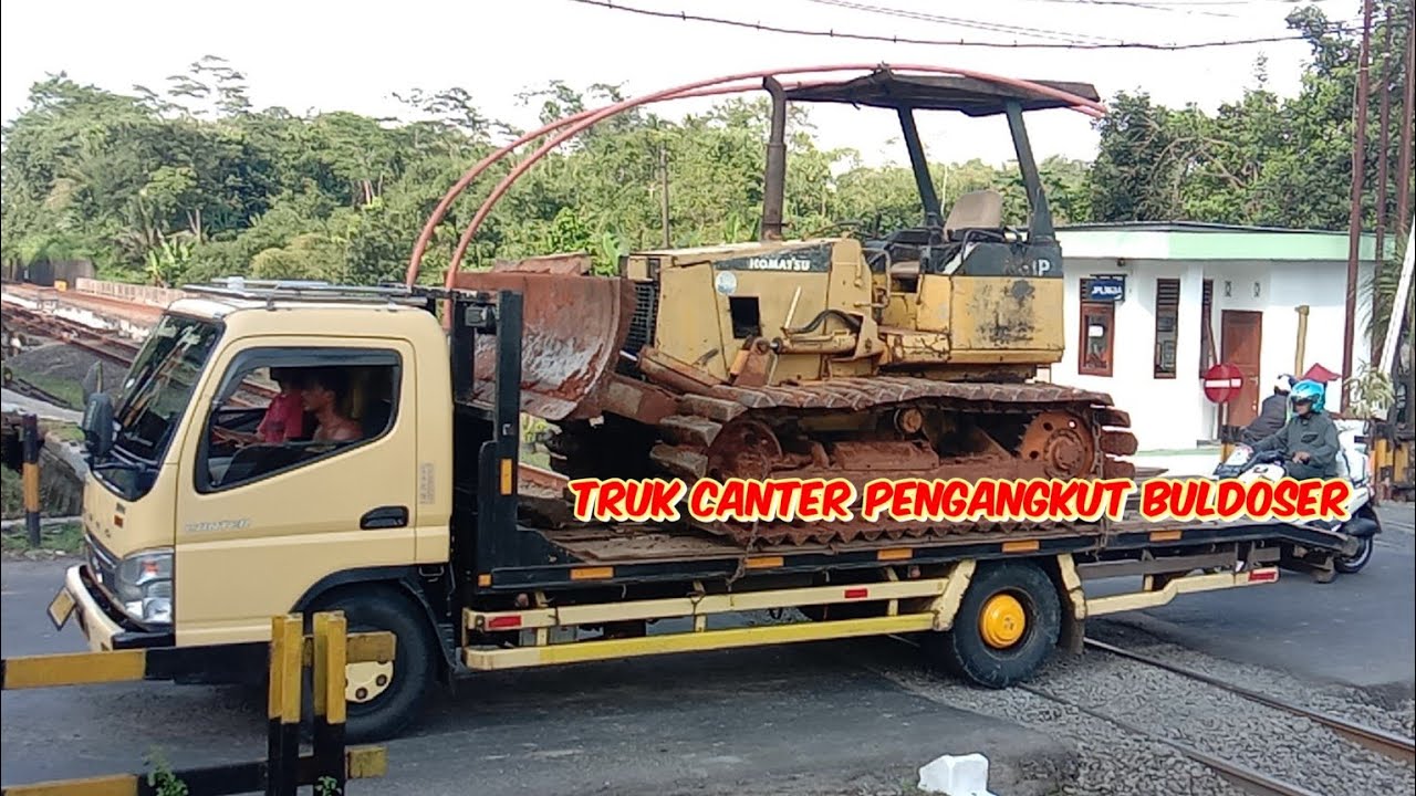 Luar biasa trailer !!! Truk Hino Truk trailer muat traktor Truk tronton ...