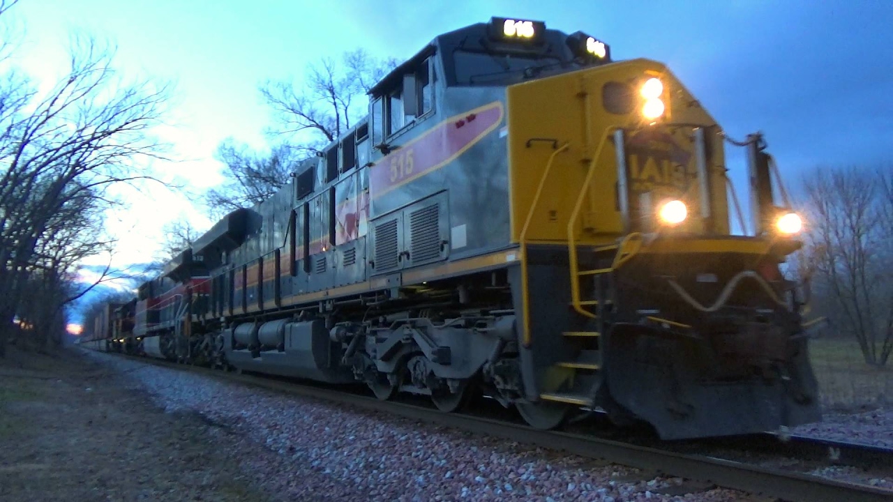 IAIS 515 and 513 w/ Two GP38-2s lead a CBBI - Green River, IL - 1/29 ...