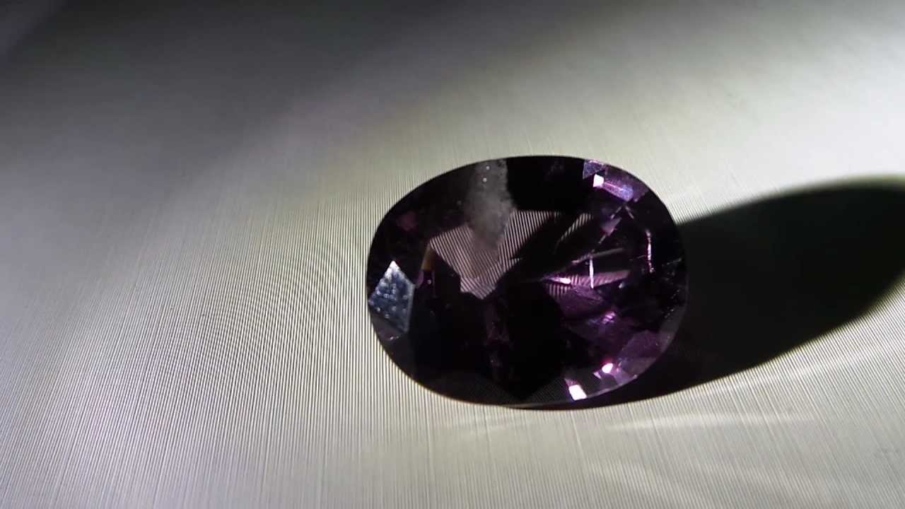 Inclusions inside Alexandrite 14.10 carats - YouTube