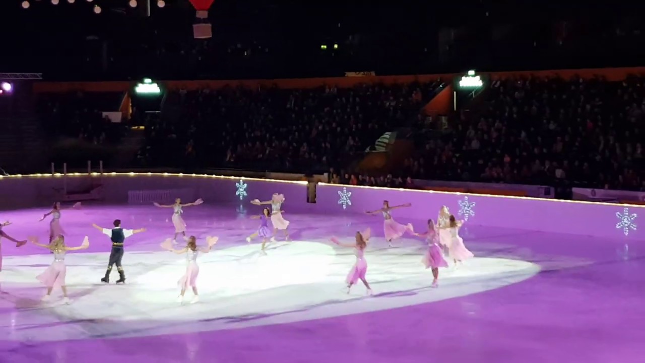 The beautiful ice skating show 2🌹🌺🕺💃👯‍♀️ - YouTube