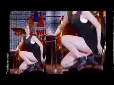 HD KALİTE SAHNEDE SEXİ BACAKLAR SHOW