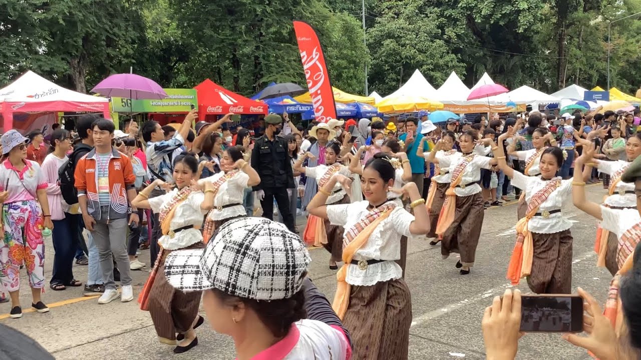 ขบวนแห่เทียนพรรษาโรงเรียนเบ็ญจะมะมหาราช 2566 (พุทธวิถี 231 ปี ฮุ่งเฮือง ...