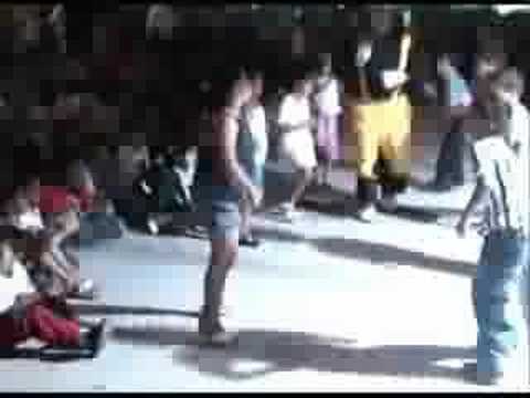 pAYASO RABANITO DIVIRTIENDO A LOS NIÑOS - YouTube