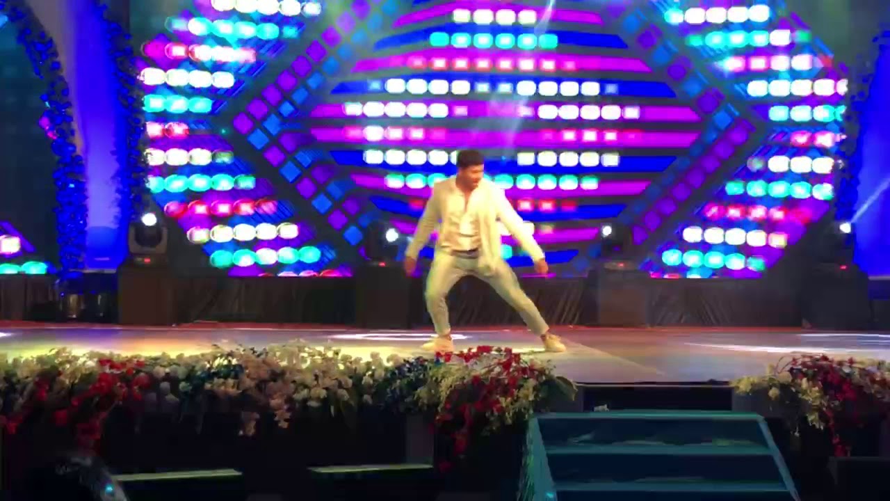 Dhoom 2 dance rohan - YouTube