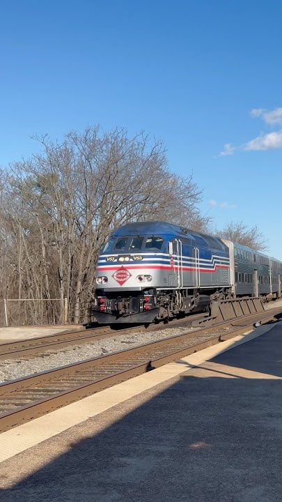 VRE 325 @Alexandria - YouTube