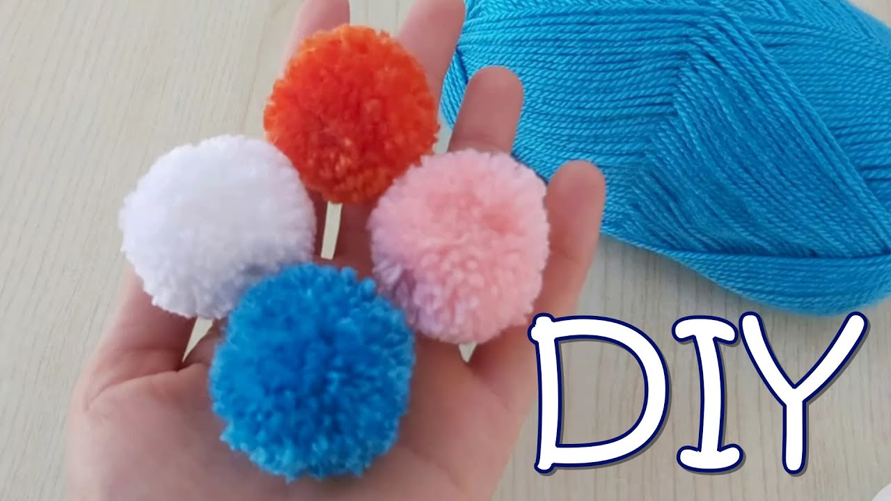 How to make a pompom from yarn with an ordinary fork. Master class🧶 ...