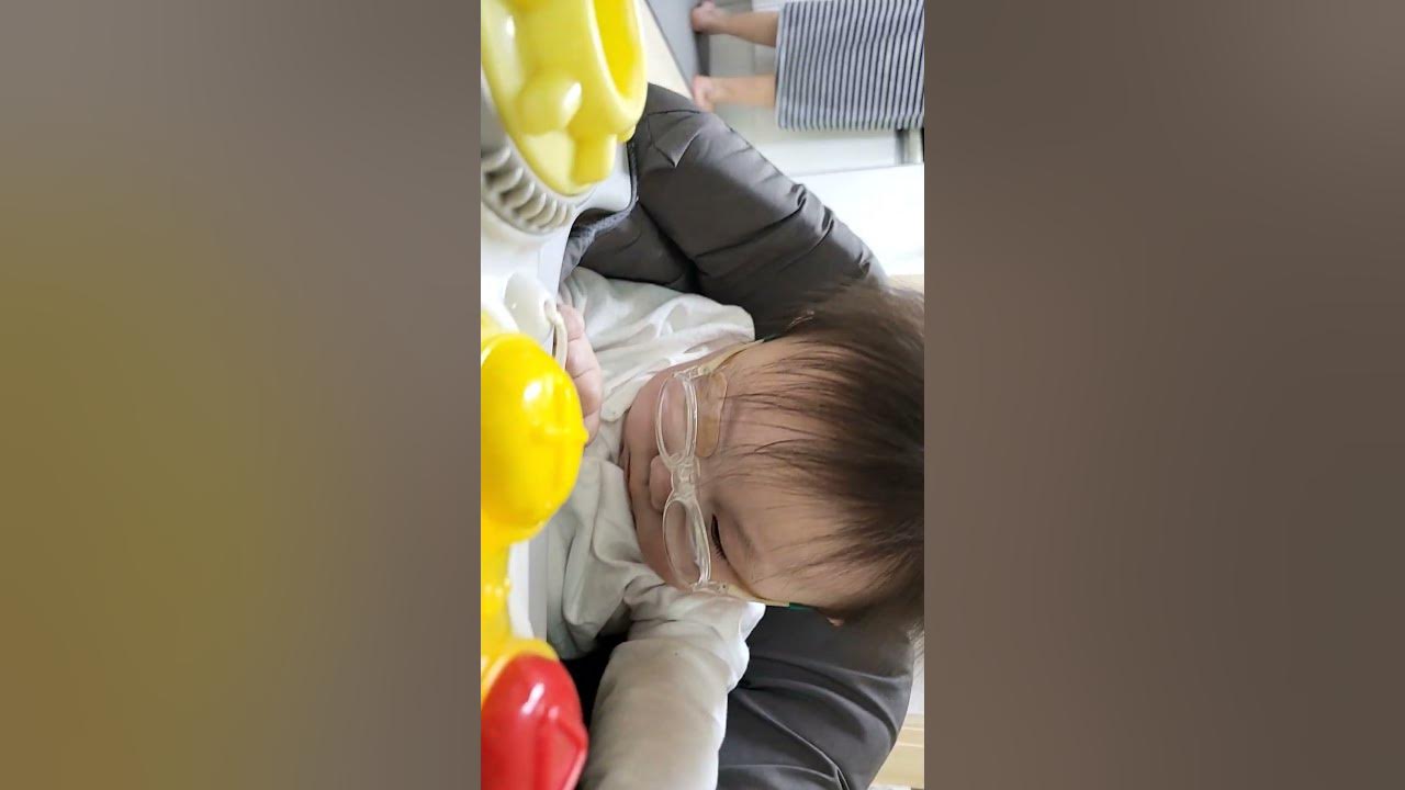 눈 가림 치료 중♡ ♡ ♡ ♡ Youtube