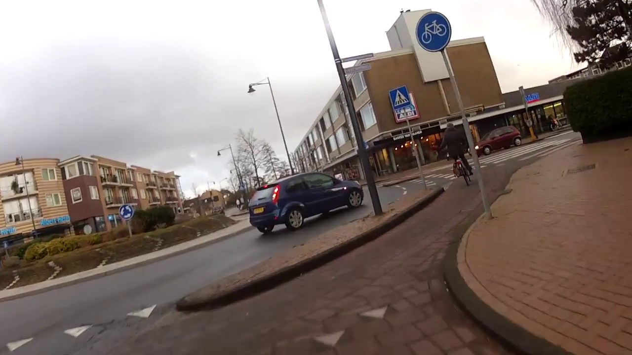 GHOSTBIKER IN DODE HOEK AUTO - YouTube