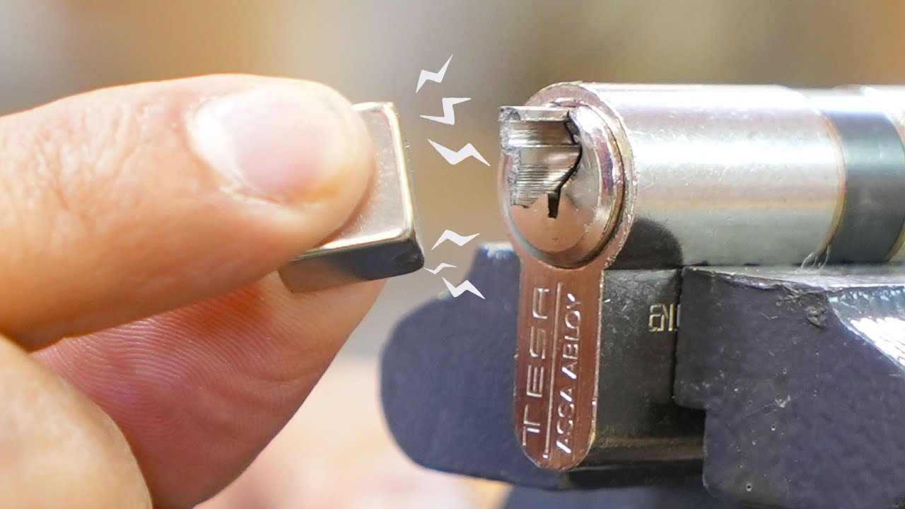 🧲 Cómo SACAR una LLAVE ROTA con un IMÁN (Truco de bricolaje)🧲Remove a ...