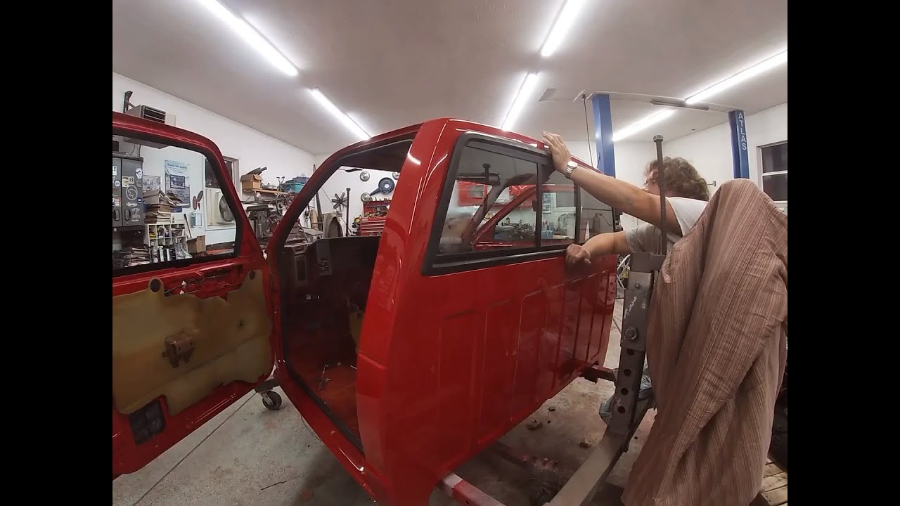 1986 S10 part 4 installing the shiding rear window. - YouTube