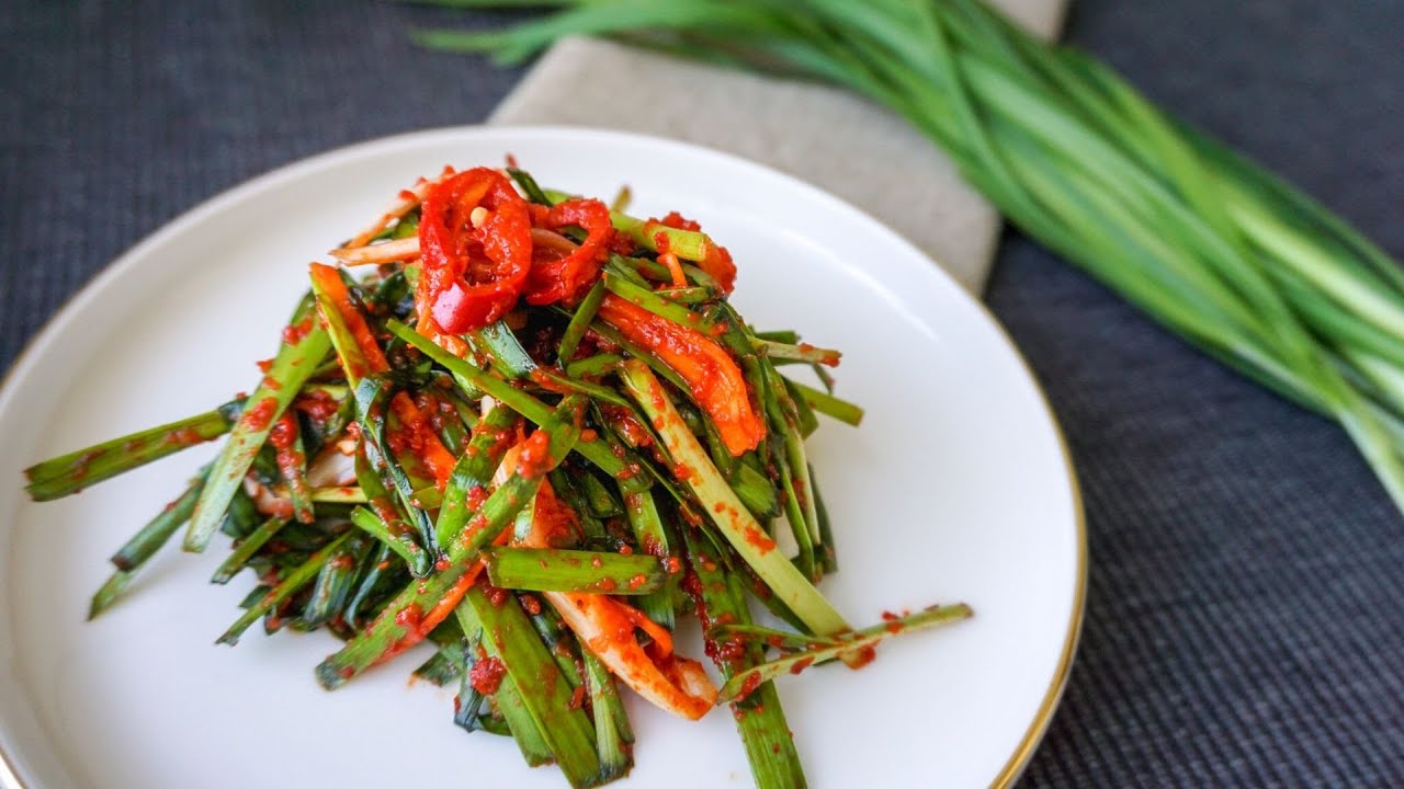 Buchu Kimchi (asian chives kimchi) | 부추김치 - YouTube
