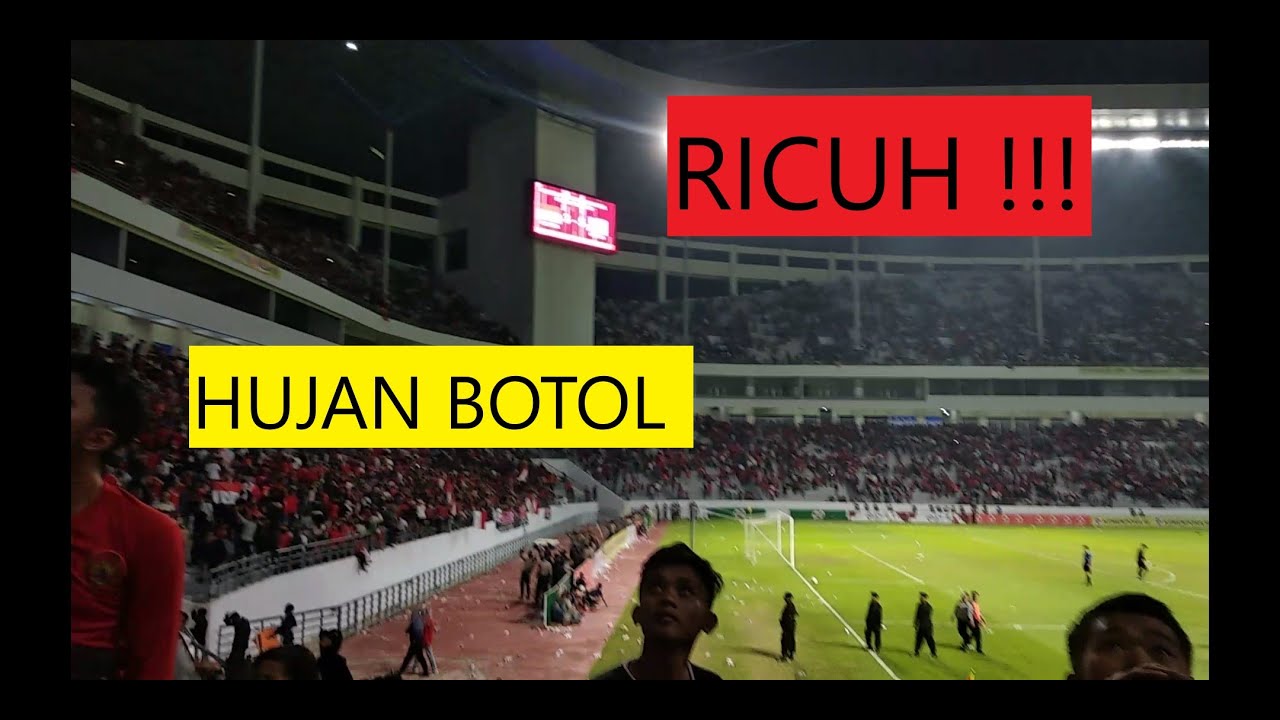 SUPORTER RUSUH SAMPE HUJAN BOTOL - SEMIFINAL KEJUARAAN SEPAK BOLA ...