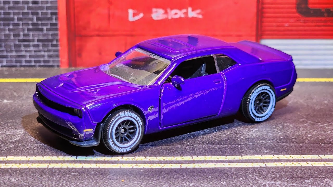 Dodge Challenger SRT Hellcat - Premium Cars by Majorette - Unboxing ...
