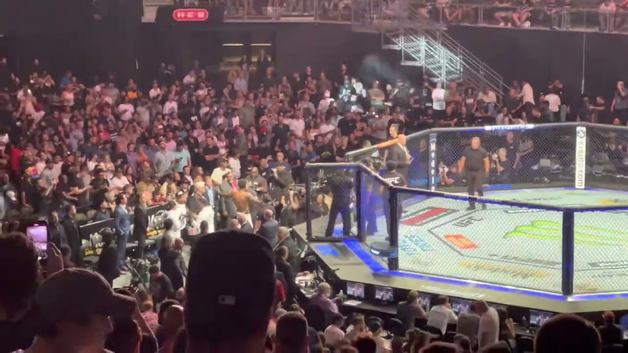Kevin Holland Walkout (UFC Austin) - YouTube