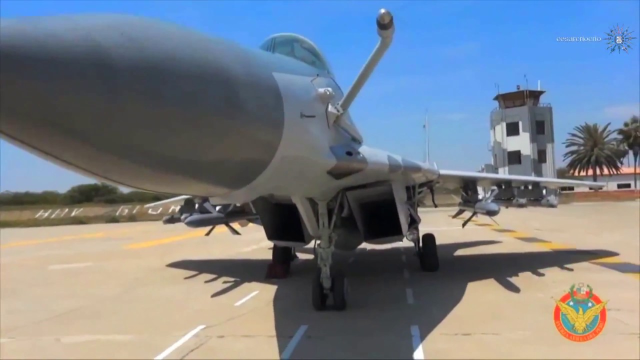 Wow “locazo” imponente Avion de Combate MiG 29 SMP Surcando los Cielos ...