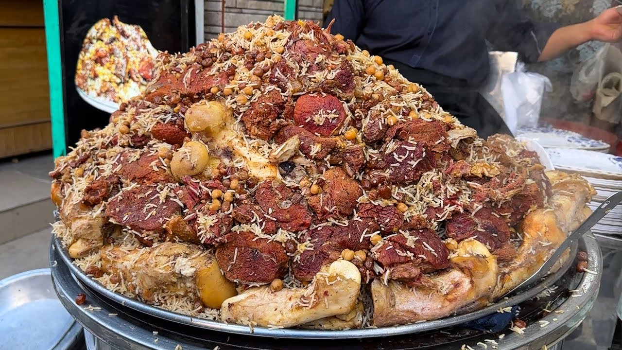 Afghan Kabuli Pulao | Peshawari Zaiqa Chawal | Giant Meat Golden Pulau ...