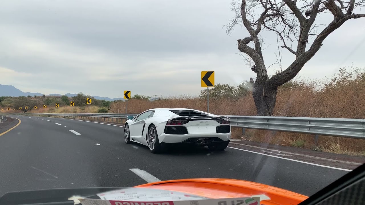 McLaren Senna VS Lamborghini Aventador en México 🇲🇽 | Corriendo en ...