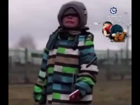 Ukraynalı uşaq, valideynlərini itirib ağlaya ağlaya vətənin tərk edir