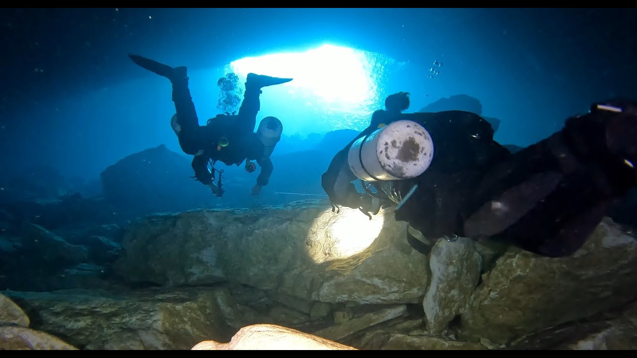 Cave Diving 2022 - Pines Cave Mt Gambier - YouTube