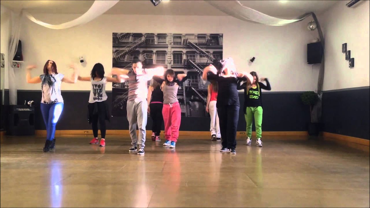 CHRISTOPHER ALMODOVAR CHOREOGRAPHY "BLACK & GOLD" SAM SPARRO. - YouTube