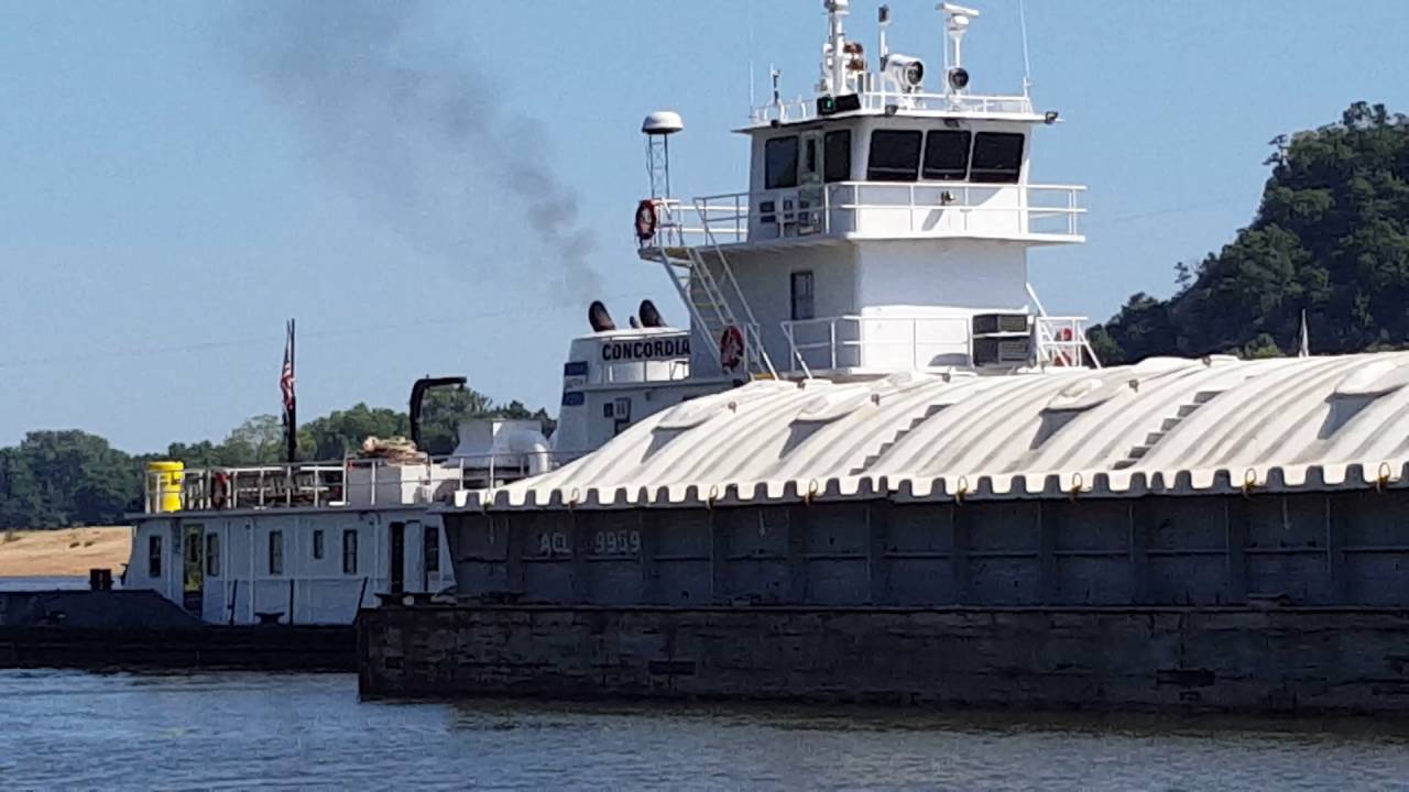 Tug-boat / barges into "lock/dam on Arkansas River - YouTube