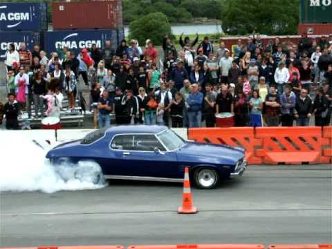 monaro burnout 08 wanganui drags - YouTube