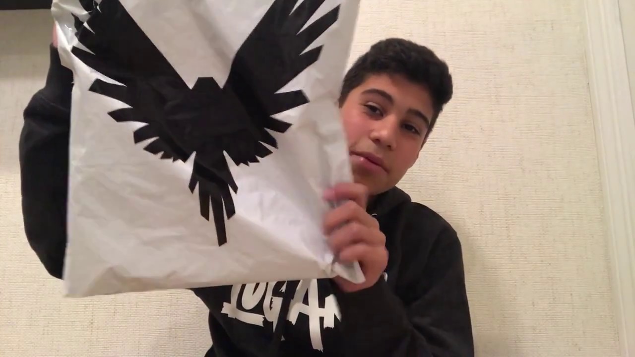 Logan Paul merch unboxing!! - YouTube