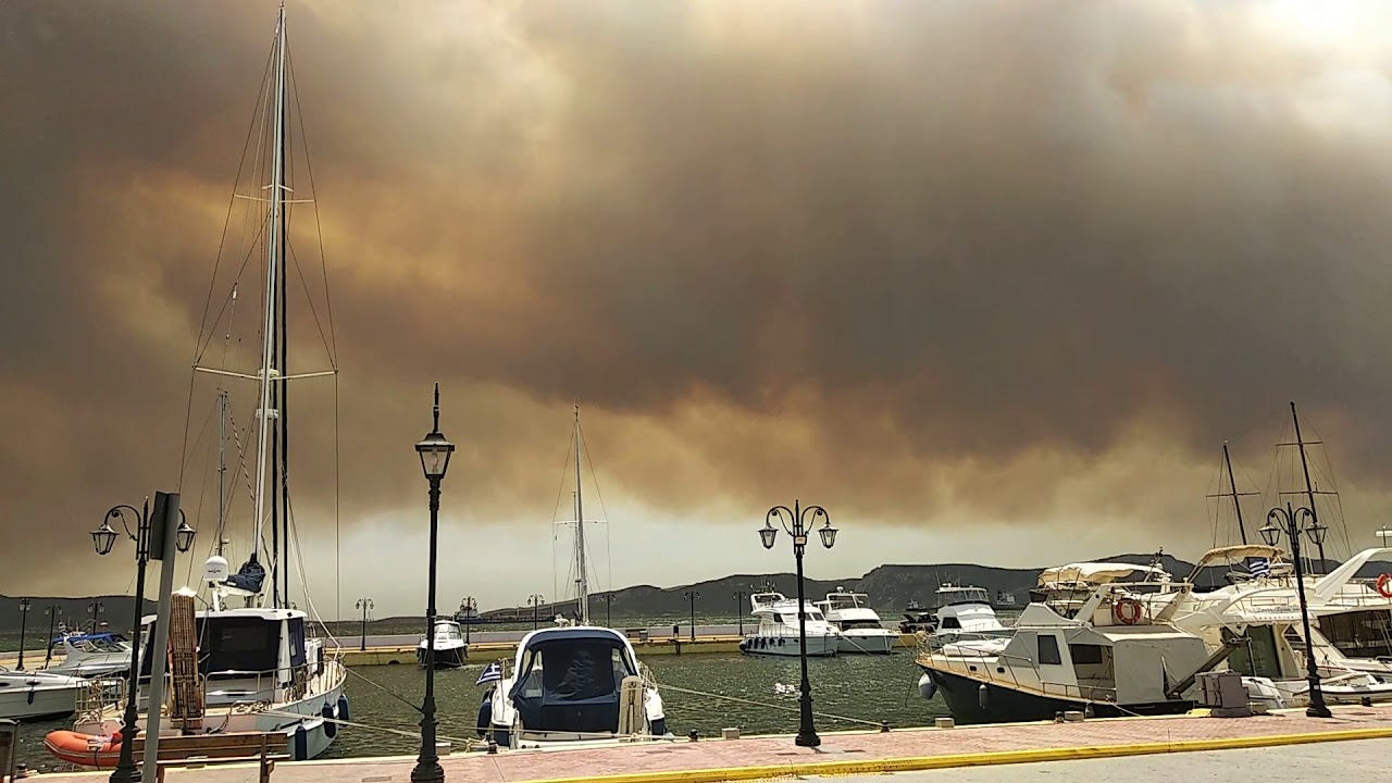 Greece smoke from the harbor of Elefsina fire in Kineta - YouTube