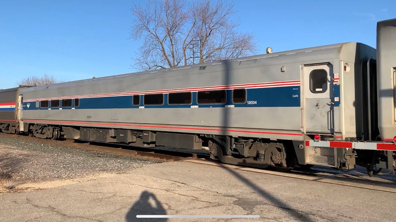 HORIZON CAFE! Amtrak 186 leads an on time Empire Builder - YouTube