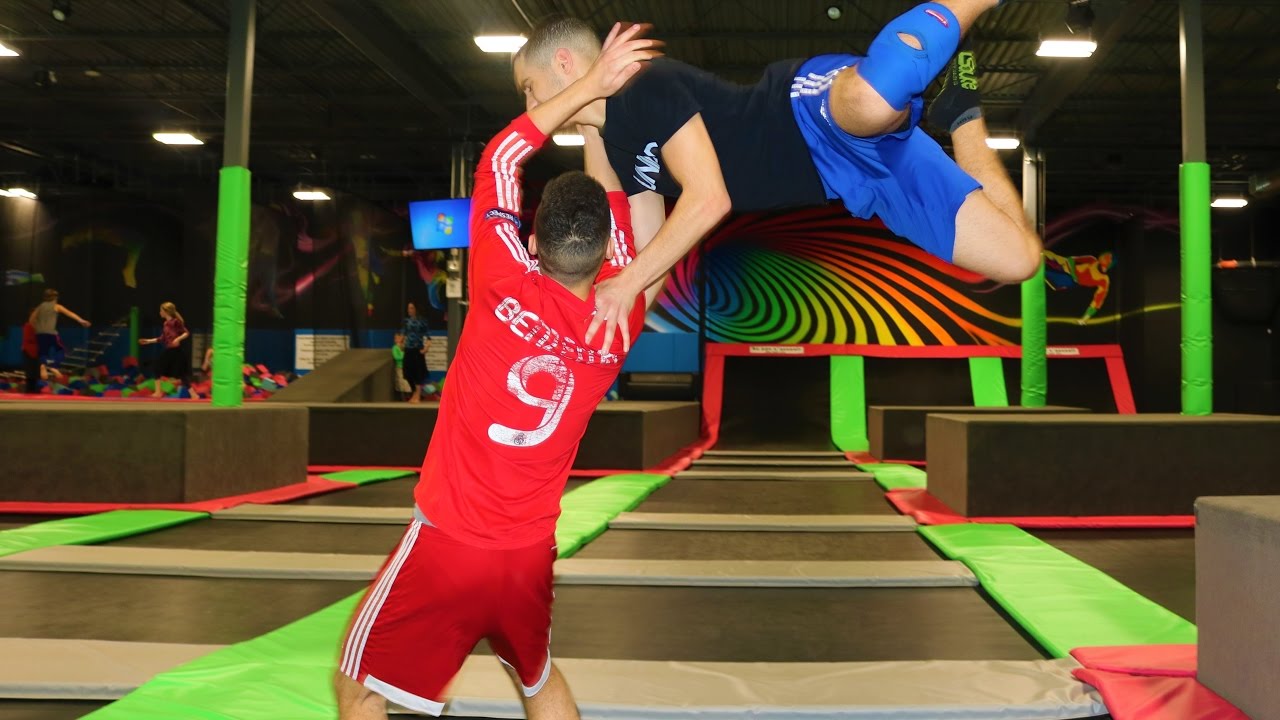 WWE MOVES AT THE TRAMPOLINE PARK 4 - YouTube