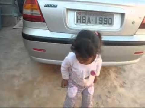 GIULIA DANÇANDO ( ELA SAI DE SAIA E DE BICICLETINHA)