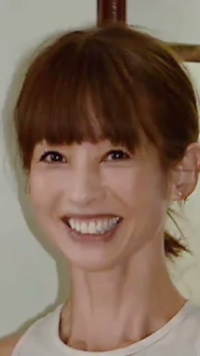 “元花田美恵子”55歳・Mieko「白髪染めやめてます」 最新ヘア紹介「雰囲気にピッタリ」「柔らかな質感」 - YouTube