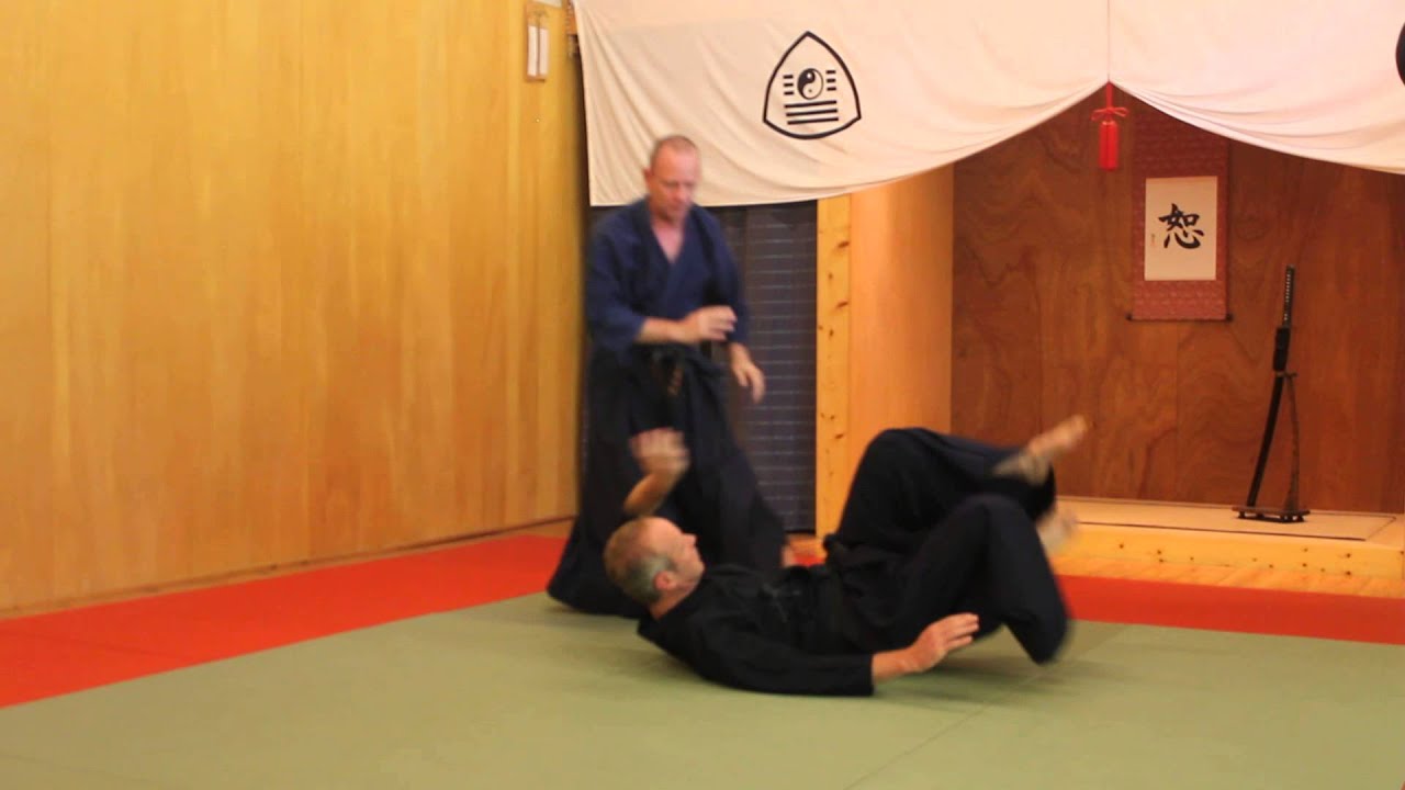Shin tai ryu Jiu jitsu duw en verwurging - YouTube